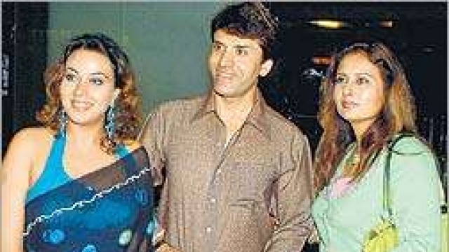 Splitsville for Sooraj-Roma!