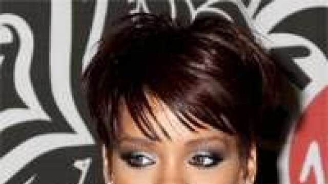 Rihanna's bruised photographs appear on website