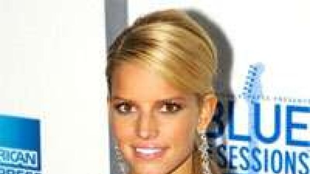 Jessica Simpson is 'top heavy', says mom