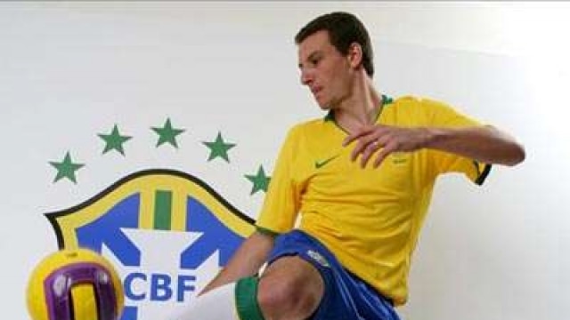 FIFA World Cup: Brazil's Elano set to return against Chile