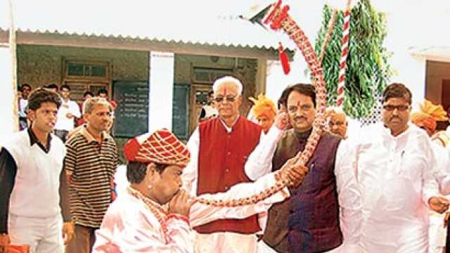 Riding poll wave with a 'tutari'