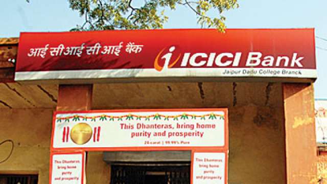 Thane consumer forum fines ICICI Bank