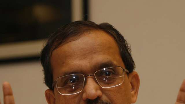 Adarsh-tainted top bureaucrats Jairaj Phatak, Pradeep Vyas reinstated