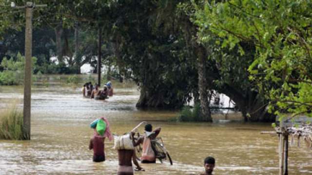 Flood-like situation in Vadodara, Vishwamitri river in spate