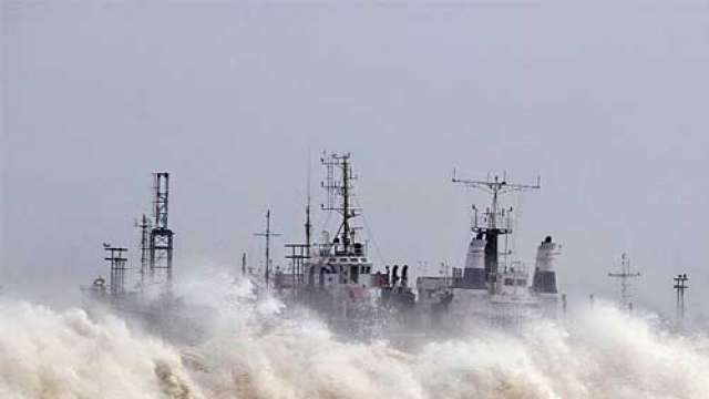 Cyclone Hudhud: Relief operation underway in worst hit areas of Andhra ...