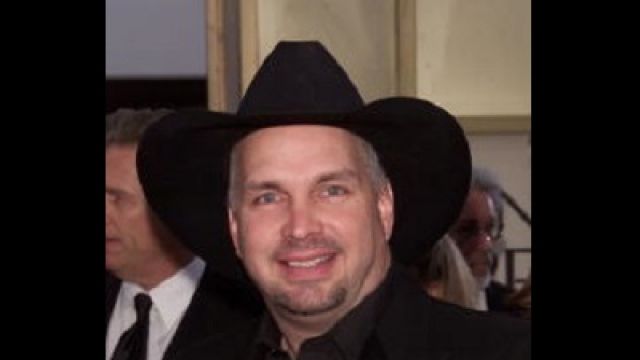 Singer Garth Brooks cancels TV appearances amid Ferguson unrest