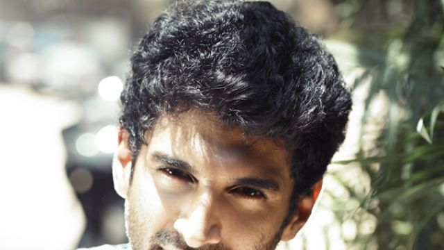 Special surprise for Aditya Roy Kapoor during 'Fitoor' shoot in Kashmir