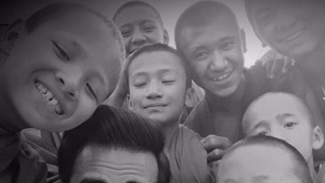 'Sanam Re' actor Pulkit Samrat clicks cute selfie with Ladakh kids!