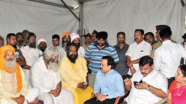 Maharashtra: Nashik minister visits Sadhugram to pacify grumbling mahants