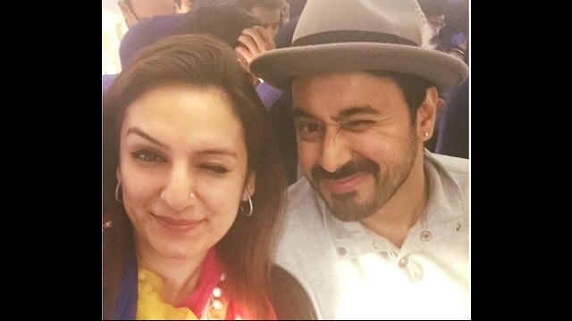 Wedding season in Bollywood: Singer Akriti Kakar ties the knot!