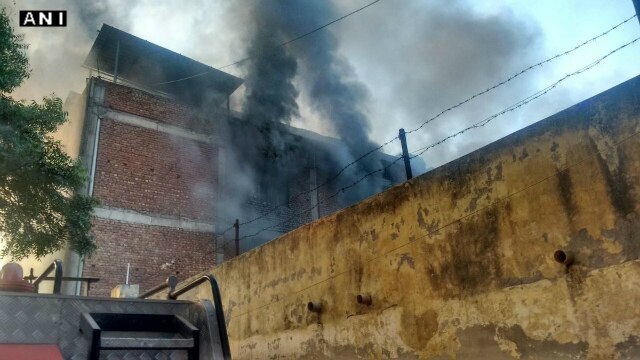 Massive fire in Mundka area, 27 fire tenders rushed to spot