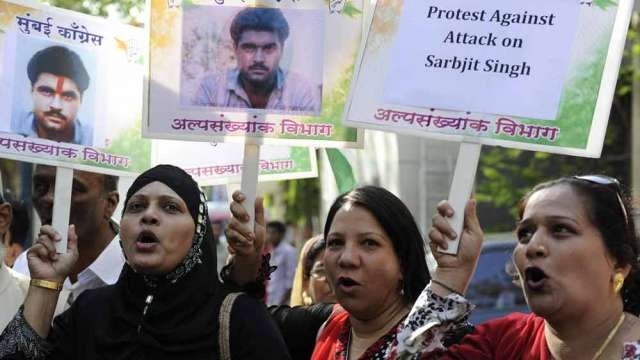 Sarabjit murder trial: Arrest warrant issued against Pak top jail official