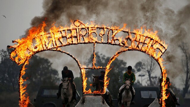 Ghode Jatra: Nepal Army performs amazing equestrian stunts to ...