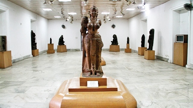 Didarganj Yakshi: Conflict between myth and history