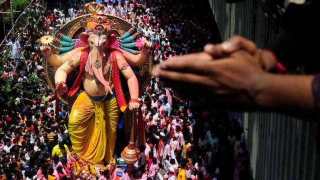 Ganesh Visarjan: Immersion processions take place with much fanfare, CM Fadnavis urges citizens ...