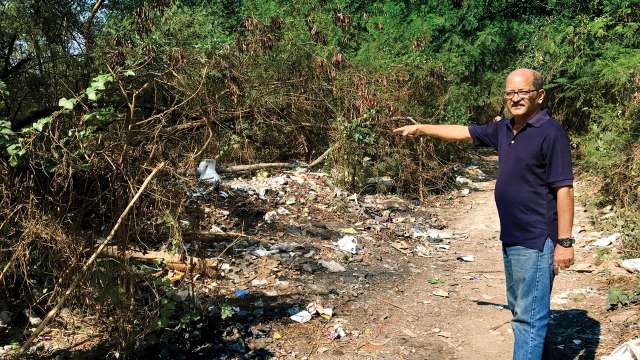Yari Road locals file plaint over burning trash near mangroves