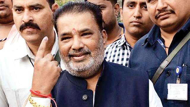 Five new MLAs take oath, Parshottam Solanki only one left