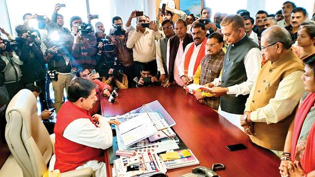 Kunvarji Bavaliya takes oath as MLA after being elected in Jasdan by-polls