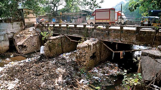 Corporators criticize the pace and efficiency of nullah cleaning in Mumbai