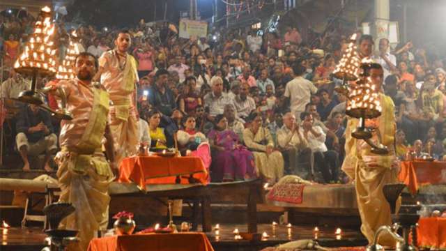 Varanasi: Evening Ganga Aarti at Dashashwamedh Ghat advanced due to ...