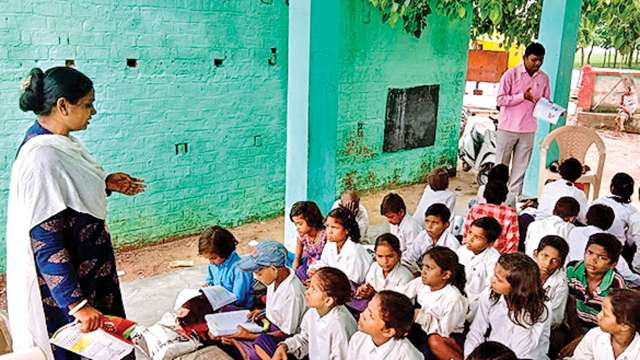 In Bihar school, 6 classes with 300 kids study in one big hall