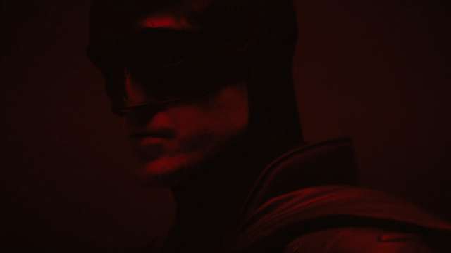 'The Batman': Robert Pattinson embraces iconic Batsuit to become new ...