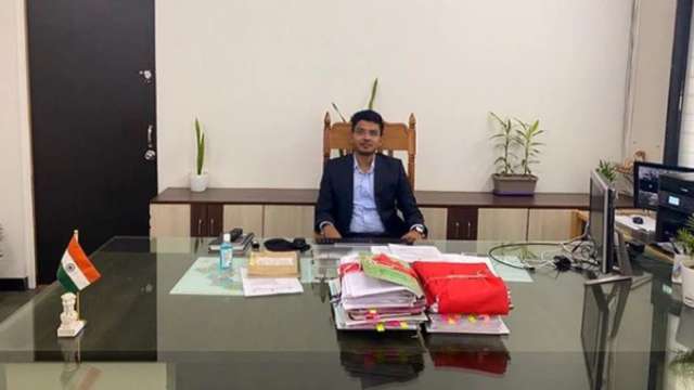Meet IAS officer Shubham Gupta, who once worked in a shoe shop to earn ...