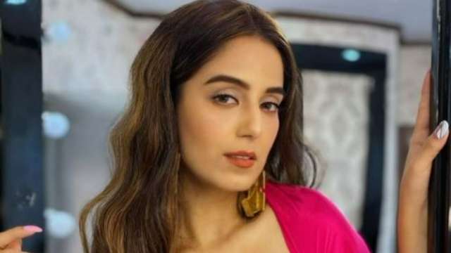 'Woke up like this': Srishty Rode sets internet ablaze with her topless ...