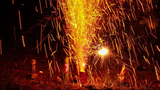 How green firecrackers are different from normal firecrackers? Where ...