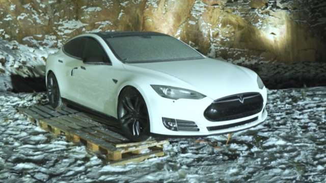 Man blows up his Tesla after he was told repairs will cost Rs 17 lakh ...