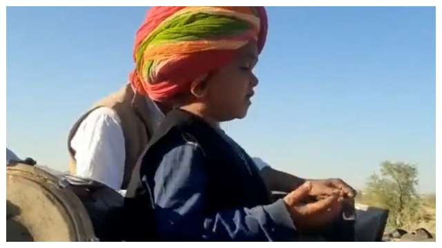 Little boy singing Rajasthani folk song in viral video wins netizens ...