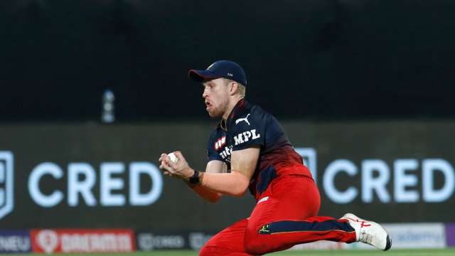 KKR vs RCB: David Willey takes a brilliant diving catch to dismiss ... KKR vs RCB: David Willey takes a brilliant diving catch to dismiss ...