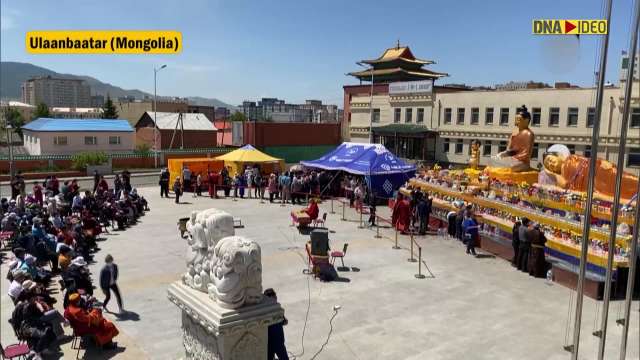 Mongolians enthusiastically pay obeisance to Lord Buddha’s relics upon ...