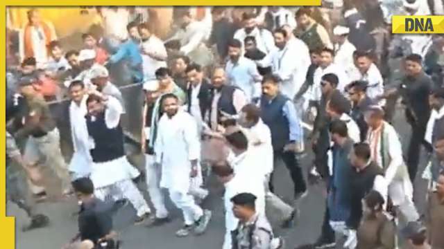 Rahul Gandhi gives flying kisses to crowd chanting 'Modi, Modi' at ...
