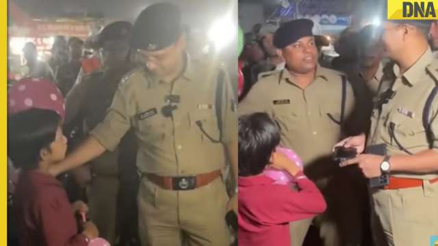 Durg SP, IPS Abhishek Pallava buys all the balloons from little boy selling them on streets ...